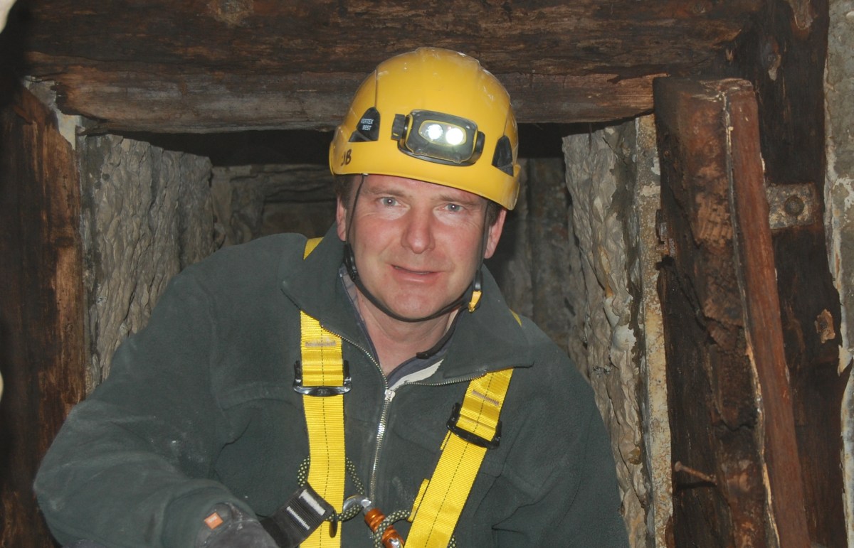 Contact | Simon Jones Historian