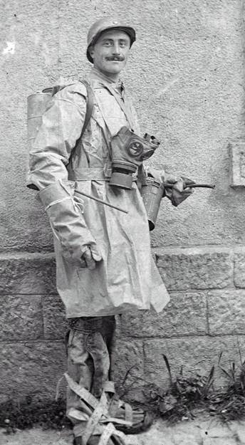 1915: The First British Gas Masks | Simon Jones Historian